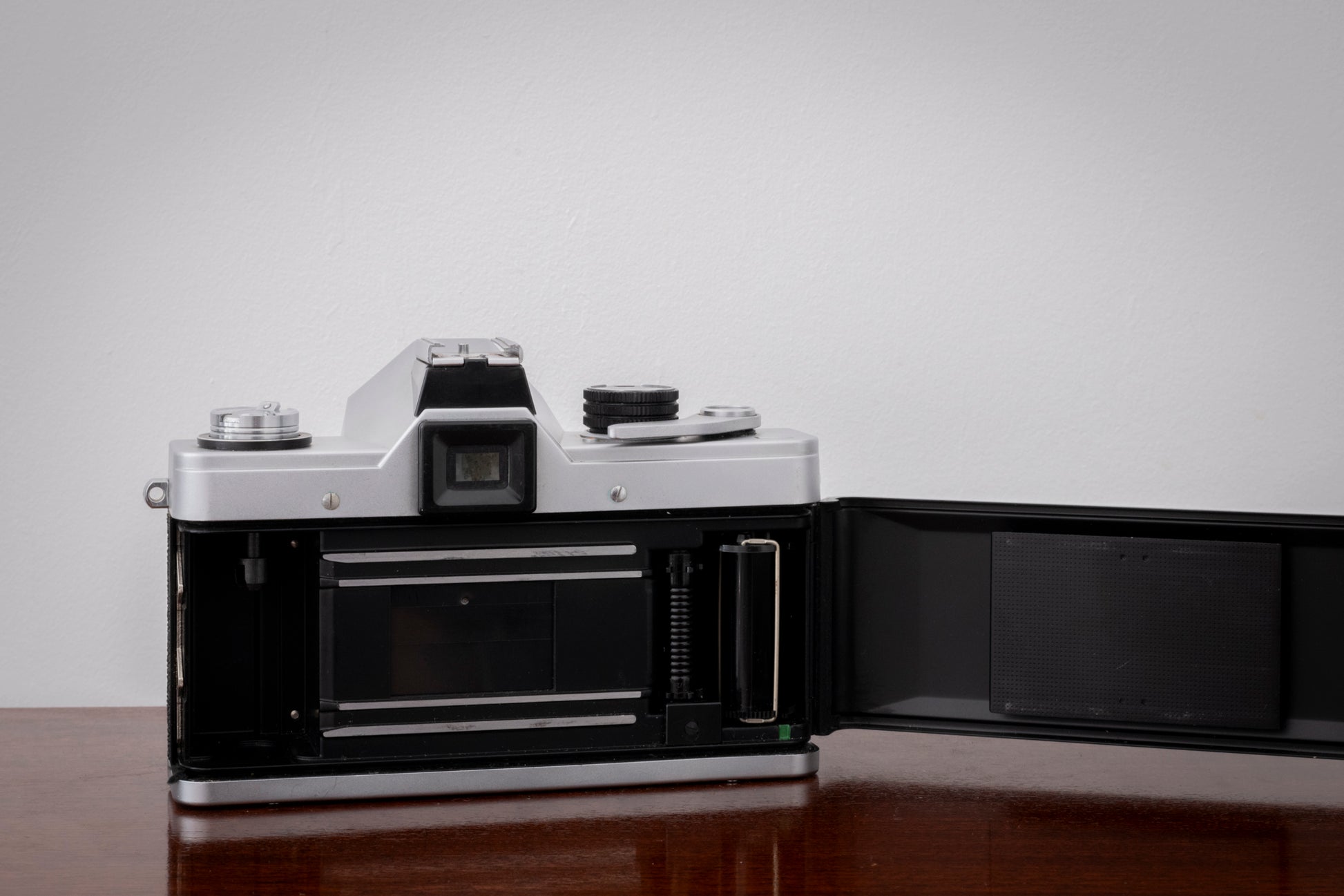 1975 Praktica Super TL2 35mm Film Camera Kit with Carl Zeiss Tessar 50 ...